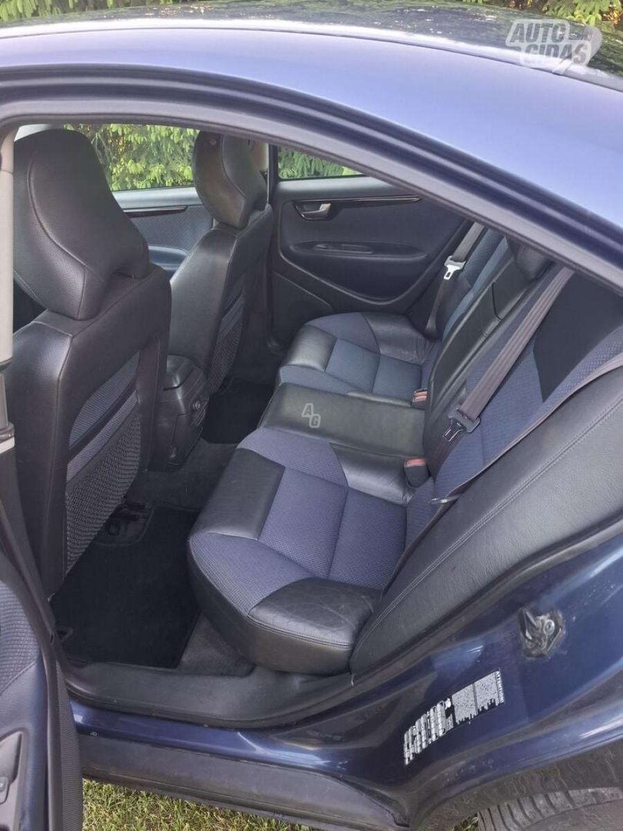 Volvo S60 2002 in Elektrenai, with an engine capacity of 2.40 L and mileage of 410 thousand km for 1150 €, photo 9 on AUTOMOTO.COM.LV