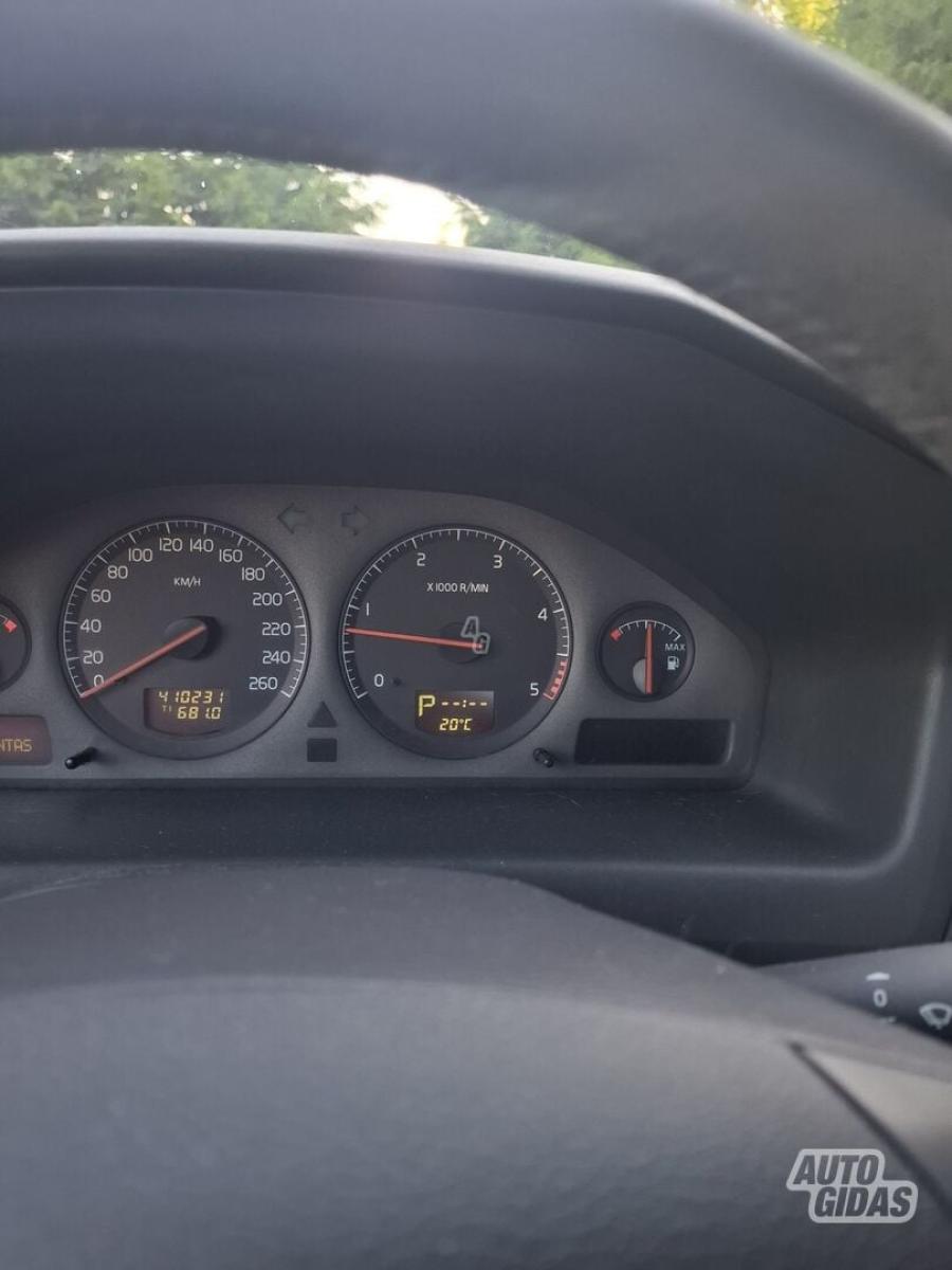Volvo S60 2002 in Elektrenai, with an engine capacity of 2.40 L and mileage of 410 thousand km for 1150 €, photo 13 on AUTOMOTO.COM.LV