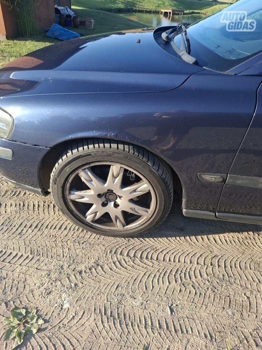 Volvo S60 2002 in Elektrenai, with an engine capacity of 2.40 L and mileage of 410 thousand km for 1150 €, photo 14 on AUTOMOTO.COM.LV