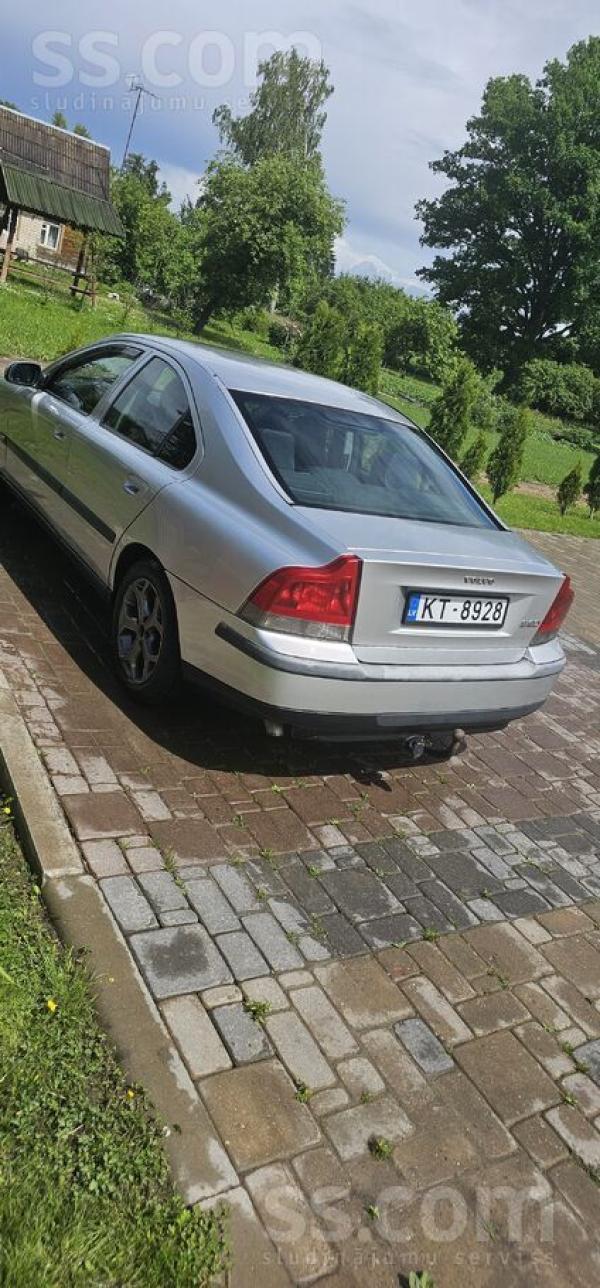 Volvo S60 2002 in Rezekne, with an engine capacity of 2.40 L and mileage of 335 thousand km for 2000 €, photo 2 on AUTOMOTO.COM.LV