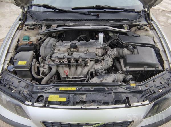 Volvo S60 2002 Rīga, ar dzinēja tilpumu 2.40 L un nobraukumu 395 tūkst. km par 1650 €, foto 1 vietnē AUTOMOTO.COM.LV