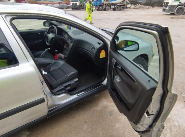 Volvo S60 2002 Rīga, ar dzinēja tilpumu 2.40 L un nobraukumu 395 tūkst. km par 1650 €, foto 2 vietnē AUTOMOTO.COM.LV