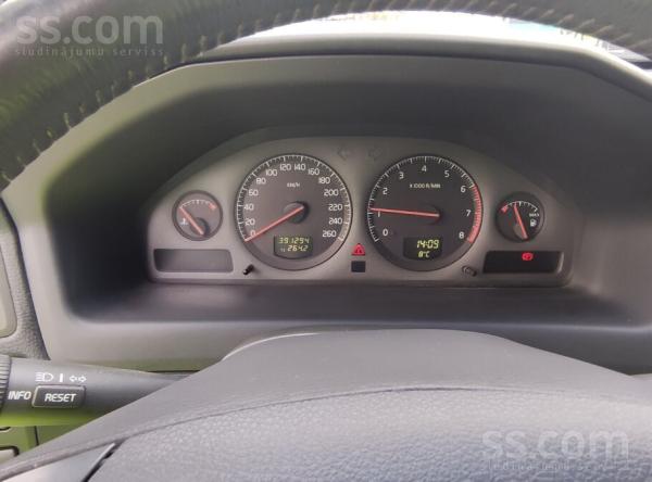Volvo S60 2002 Rīga, ar dzinēja tilpumu 2.40 L un nobraukumu 395 tūkst. km par 1650 €, foto 4 vietnē AUTOMOTO.COM.LV
