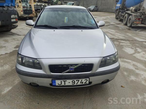 Volvo S60 2002 Rīga, ar dzinēja tilpumu 2.40 L un nobraukumu 395 tūkst. km par 1650 €, foto 10 vietnē AUTOMOTO.COM.LV