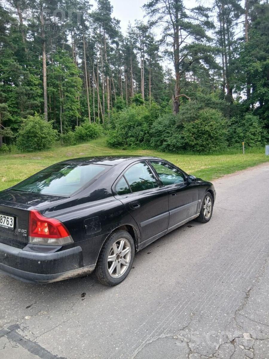 Volvo S60 2002 Rīga, ar dzinēja tilpumu 2.40 L un nobraukumu 400 tūkst. km par 1200 €, foto 5 vietnē AUTOMOTO.COM.LV