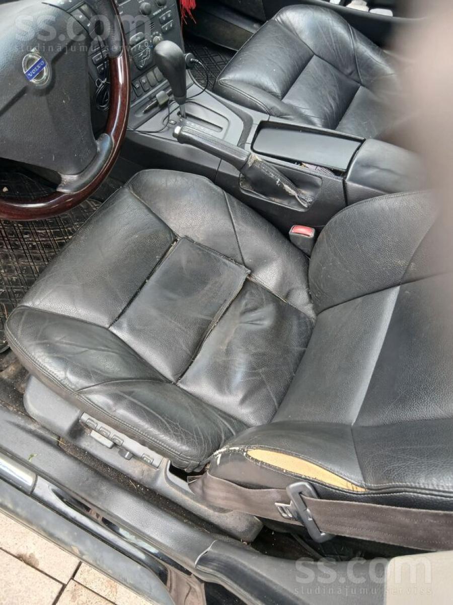 Volvo S60 2002 Rīga, ar dzinēja tilpumu 2.40 L un nobraukumu 400 tūkst. km par 1200 €, foto 8 vietnē AUTOMOTO.COM.LV