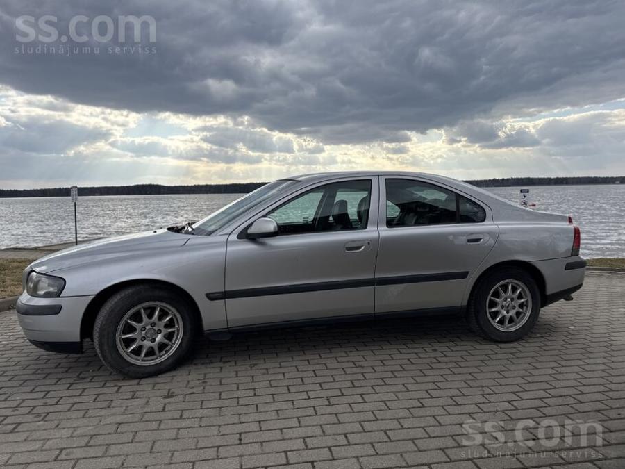 Volvo S60 2002 Ogre, ar dzinēja tilpumu 2.40 L un nobraukumu 410 tūkst. km par 1500 €, foto 3 vietnē AUTOMOTO.COM.LV