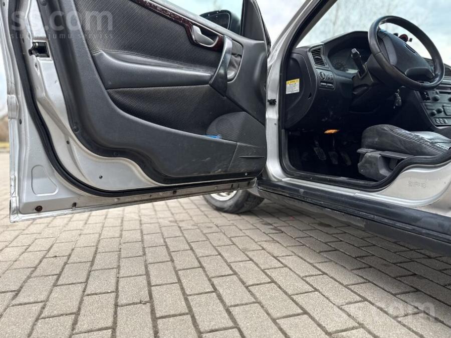 Volvo S60 2002 Ogre, ar dzinēja tilpumu 2.40 L un nobraukumu 410 tūkst. km par 1500 €, foto 10 vietnē AUTOMOTO.COM.LV