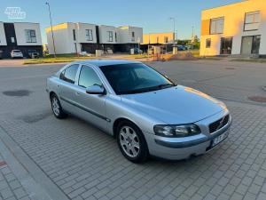 Volvo S60 2002 in Vilnius, with an engine capacity of 2.40 L and mileage of 400 thousand km for 1400 €, photo 4 on AUTOMOTO.COM.LV