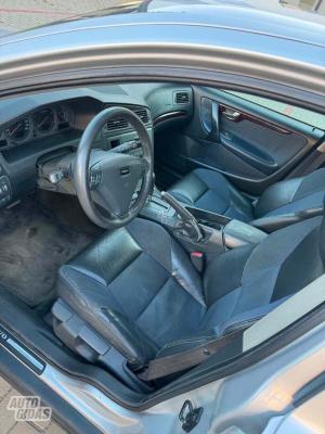 Volvo S60 2002 in Vilnius, with an engine capacity of 2.40 L and mileage of 400 thousand km for 1400 €, photo 6 on AUTOMOTO.COM.LV