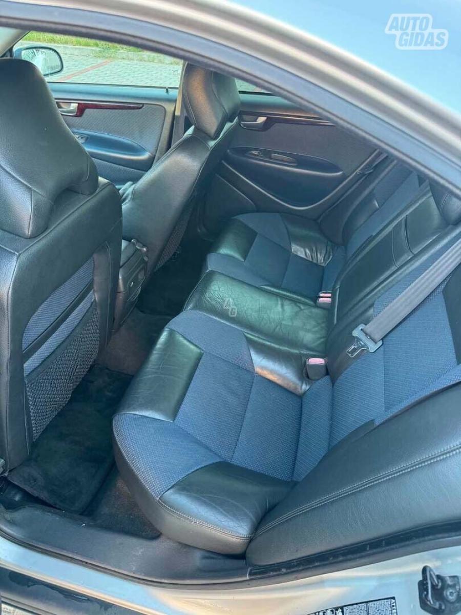 Volvo S60 2002 in Vilnius, with an engine capacity of 2.40 L and mileage of 400 thousand km for 1400 €, photo 7 on AUTOMOTO.COM.LV