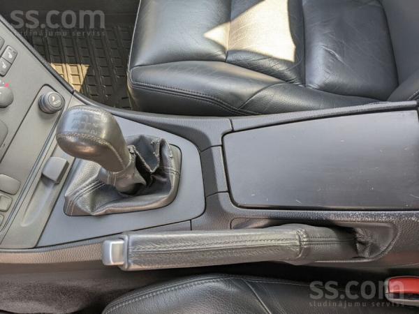 Volvo S60 2002 Rīga, ar dzinēja tilpumu 2.40 L un nobraukumu 252 tūkst. km par 3000 €, foto 3 vietnē AUTOMOTO.COM.LV
