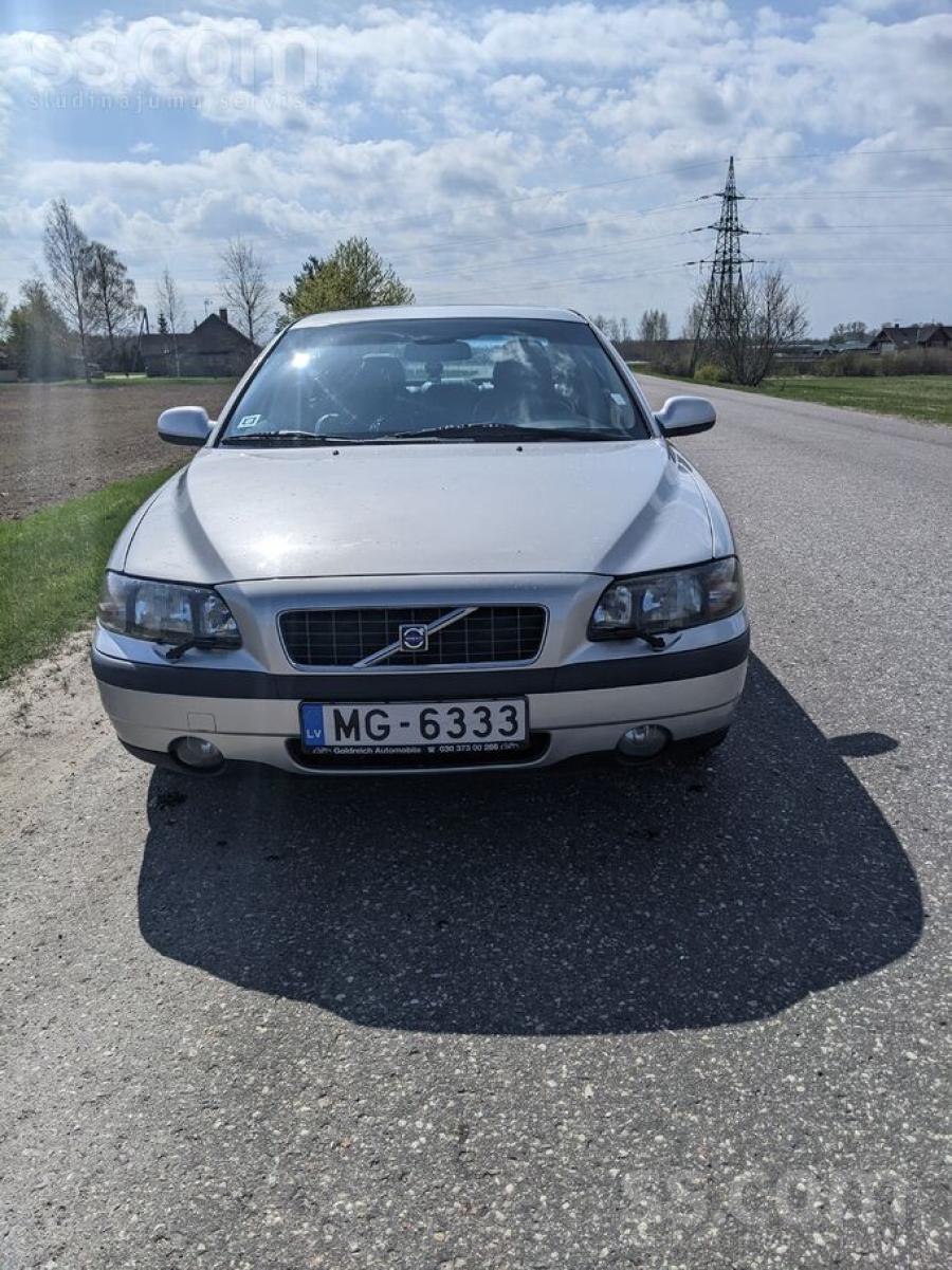 Volvo S60 2002 Rīga, ar dzinēja tilpumu 2.40 L un nobraukumu 252 tūkst. km par 3000 €, foto 1 vietnē AUTOMOTO.COM.LV