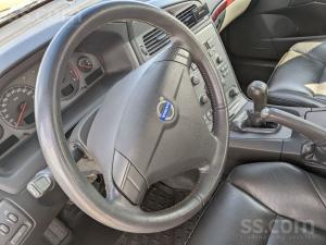 Volvo S60 2002 Rīga, ar dzinēja tilpumu 2.40 L un nobraukumu 252 tūkst. km par 3000 €, foto 3 vietnē AUTOMOTO.COM.LV