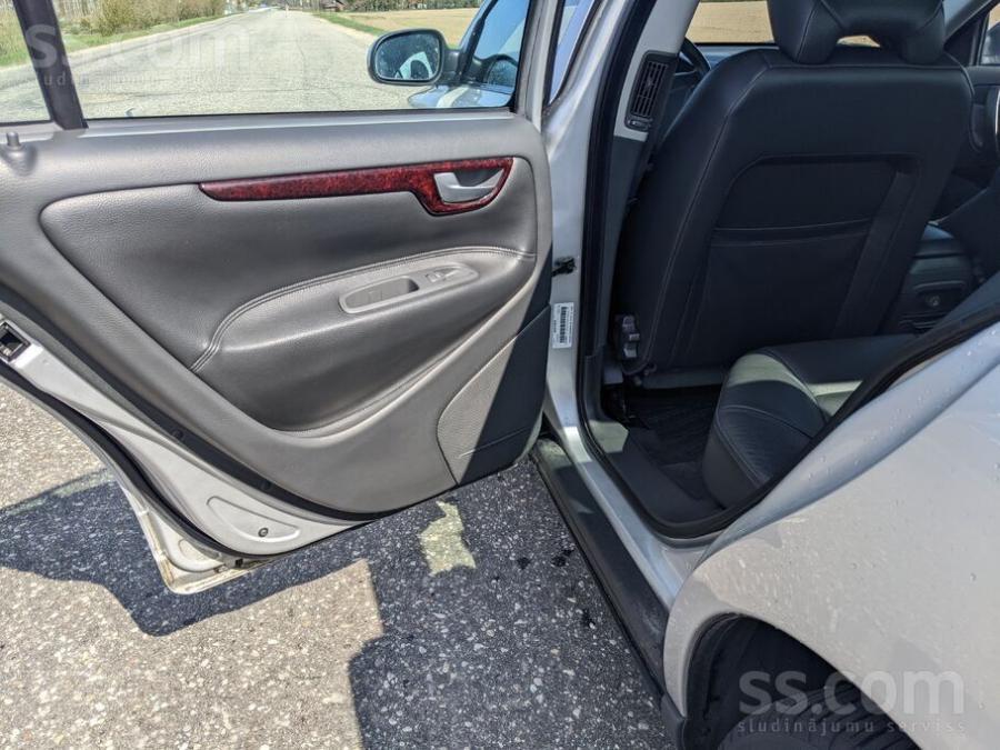 Volvo S60 2002 Rīga, ar dzinēja tilpumu 2.40 L un nobraukumu 252 tūkst. km par 3000 €, foto 6 vietnē AUTOMOTO.COM.LV
