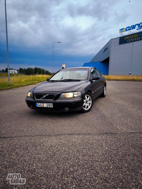 Volvo S60 2002 Viļņa, ar dzinēja tilpumu 2.40 L un nobraukumu 374 tūkst. km par 500 €, foto 1 vietnē AUTOMOTO.COM.LV