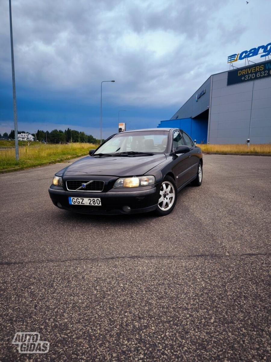 Volvo S60 2002 in Vilnius, with an engine capacity of 2.40 L and mileage of 374 thousand km for 500 €, photo 1 on AUTOMOTO.COM.LV