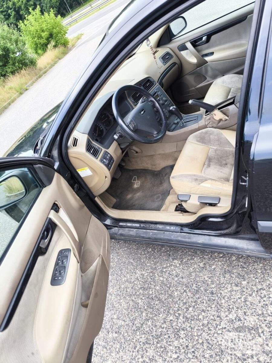 Volvo S60 2002 in Vilnius, with an engine capacity of 2.40 L and mileage of 374 thousand km for 500 €, photo 3 on AUTOMOTO.COM.LV