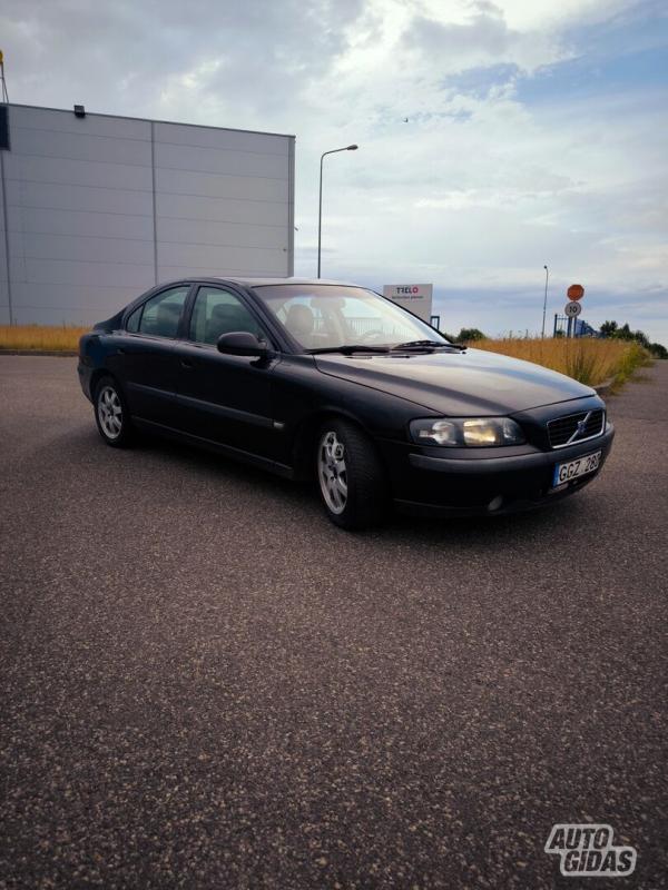 Volvo S60 2002 Viļņa, ar dzinēja tilpumu 2.40 L un nobraukumu 374 tūkst. km par 500 €, foto 3 vietnē AUTOMOTO.COM.LV