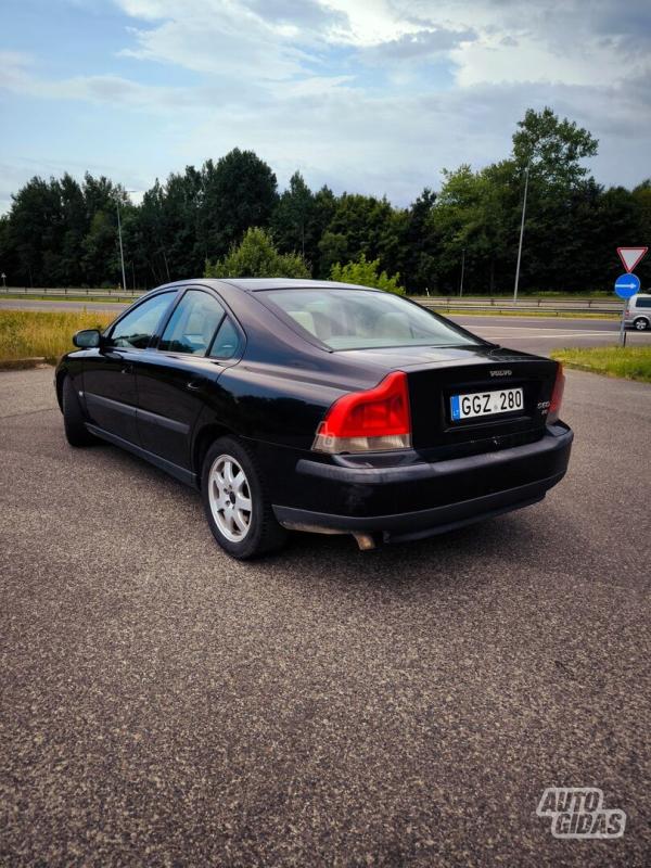 Volvo S60 2002 Viļņa, ar dzinēja tilpumu 2.40 L un nobraukumu 374 tūkst. km par 500 €, foto 4 vietnē AUTOMOTO.COM.LV