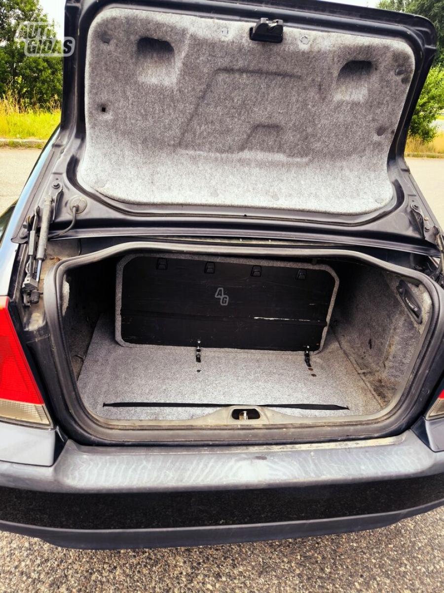 Volvo S60 2002 in Vilnius, with an engine capacity of 2.40 L and mileage of 374 thousand km for 500 €, photo 7 on AUTOMOTO.COM.LV