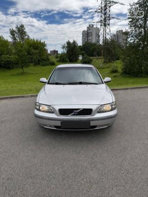 Volvo S60 2002 in Vilnius, with an engine capacity of 2.40 L and mileage of 400 thousand km for 750 €, photo 3 on AUTOMOTO.COM.LV