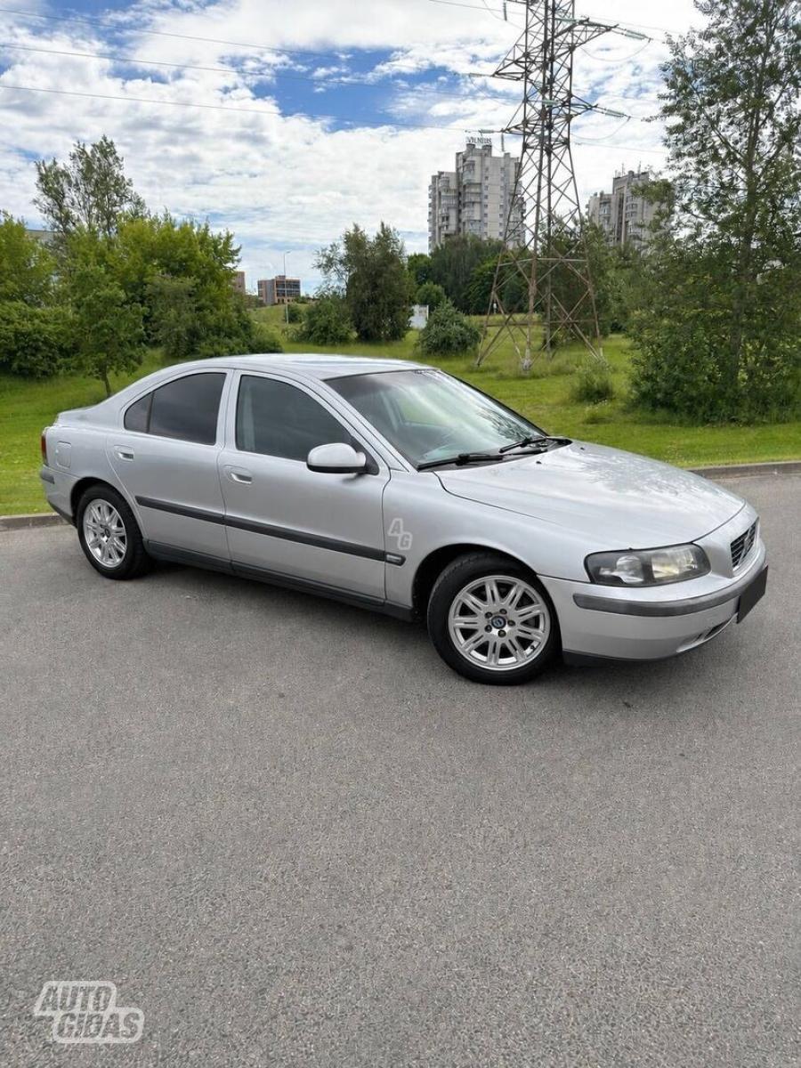 Volvo S60 2002 in Vilnius, with an engine capacity of 2.40 L and mileage of 400 thousand km for 750 €, photo 4 on AUTOMOTO.COM.LV