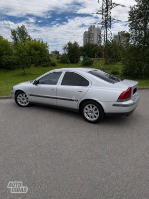 Volvo S60 2002 in Vilnius, with an engine capacity of 2.40 L and mileage of 400 thousand km for 750 €, photo 6 on AUTOMOTO.COM.LV