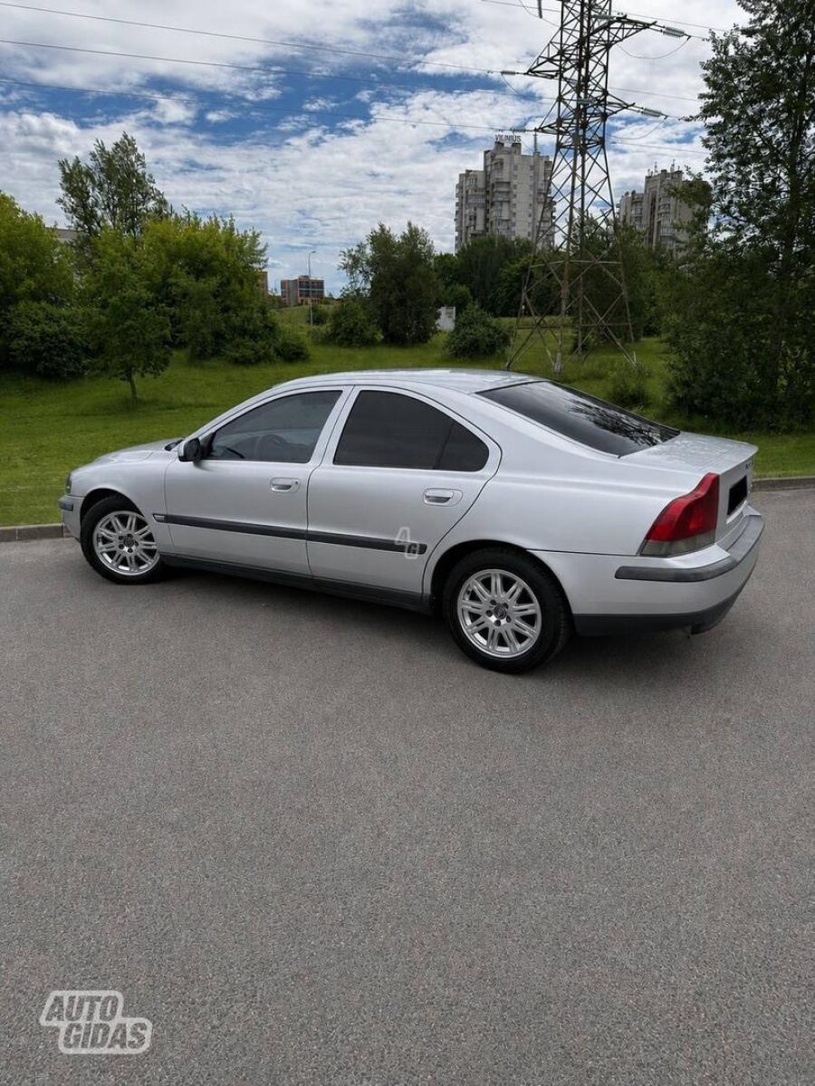 Volvo S60 2002 in Vilnius, with an engine capacity of 2.40 L and mileage of 400 thousand km for 750 €, photo 6 on AUTOMOTO.COM.LV