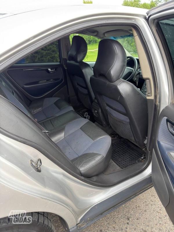 Volvo S60 2002 Viļņa, ar dzinēja tilpumu 2.40 L un nobraukumu 400 tūkst. km par 750 €, foto 8 vietnē AUTOMOTO.COM.LV