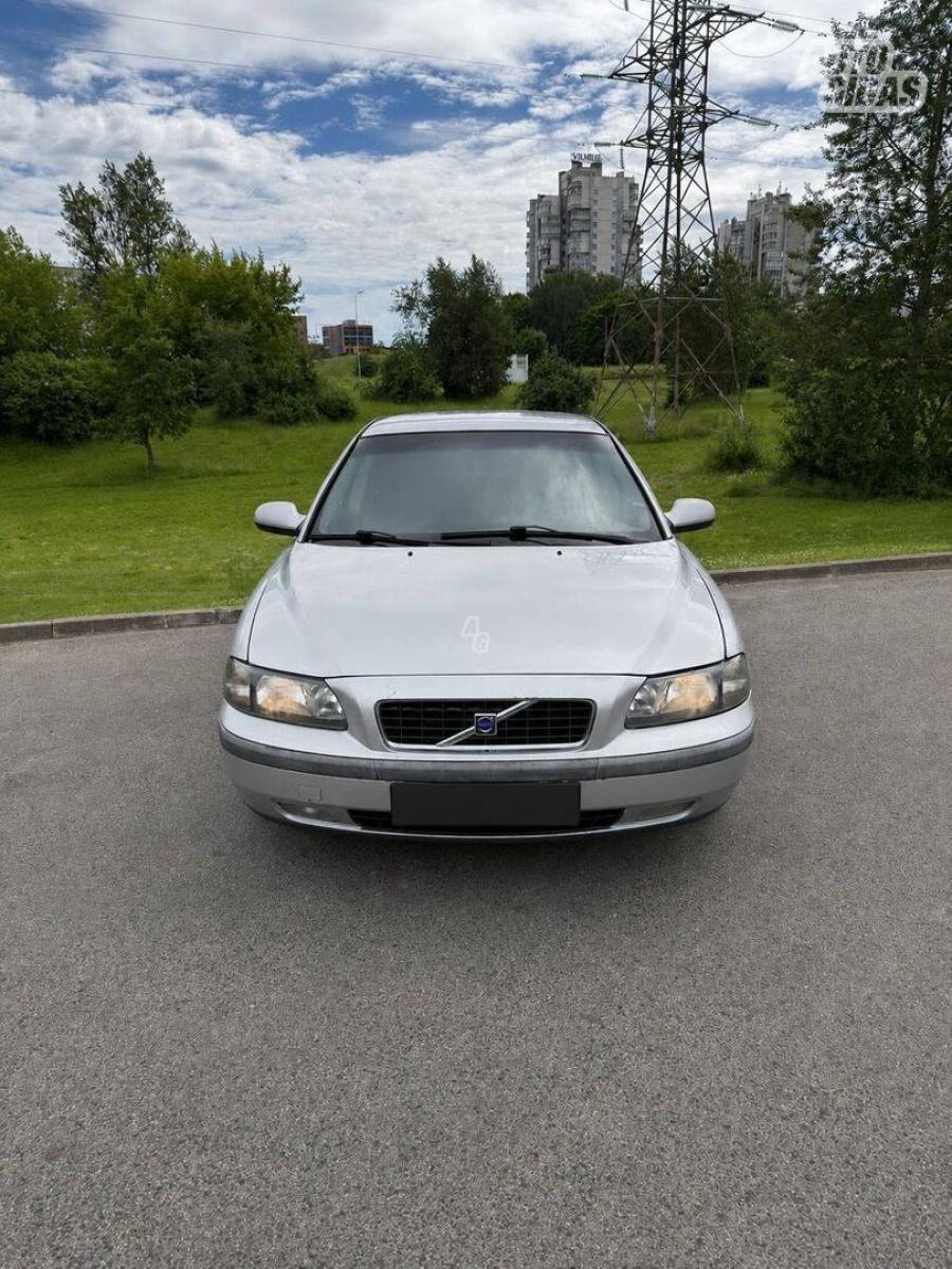 Volvo S60 2002 Viļņa, ar dzinēja tilpumu 2.40 L un nobraukumu 400 tūkst. km par 750 €, foto 3 vietnē AUTOMOTO.COM.LV