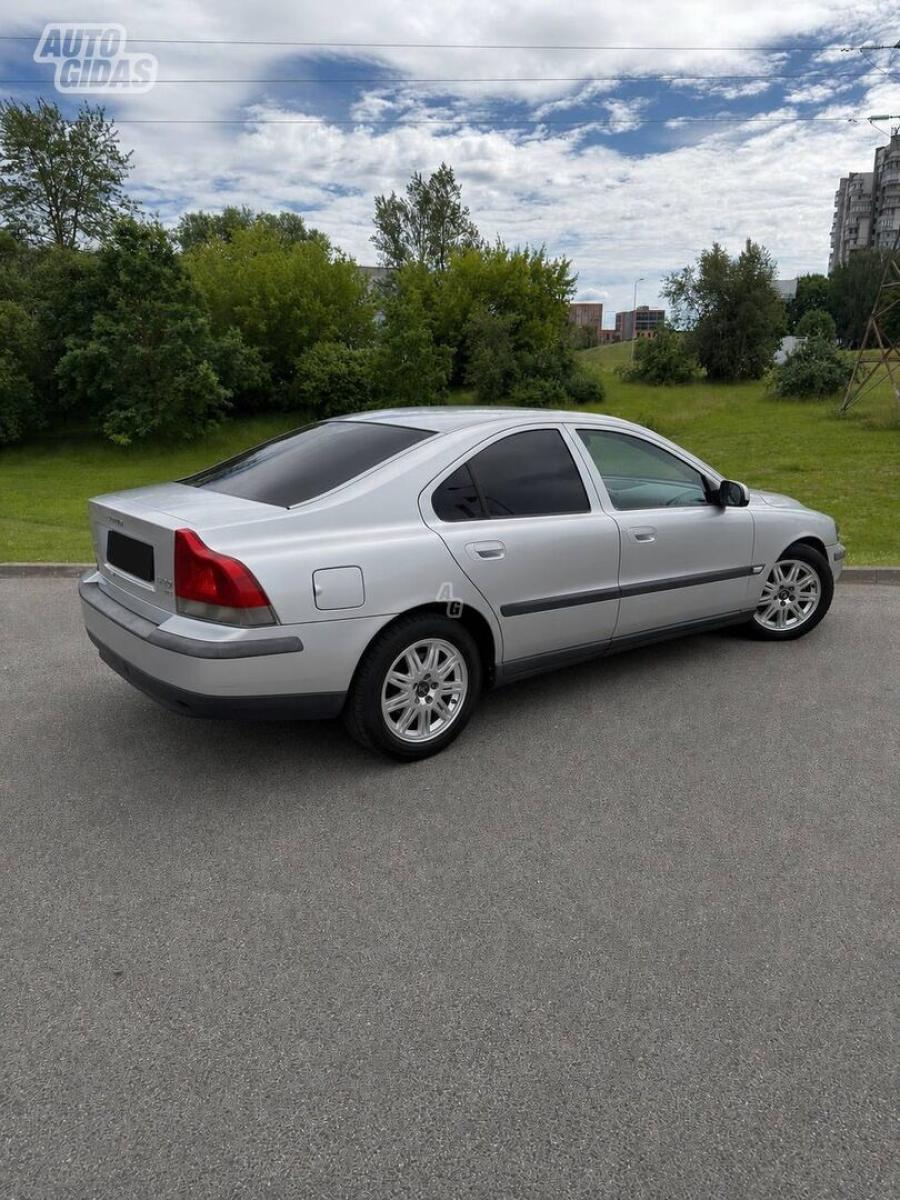 Volvo S60 2002 Viļņa, ar dzinēja tilpumu 2.40 L un nobraukumu 400 tūkst. km par 750 €, foto 5 vietnē AUTOMOTO.COM.LV