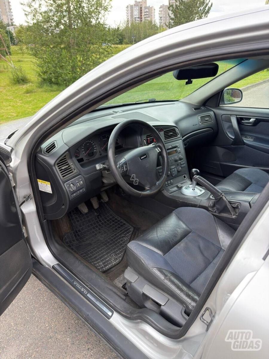 Volvo S60 2002 Viļņa, ar dzinēja tilpumu 2.40 L un nobraukumu 400 tūkst. km par 750 €, foto 7 vietnē AUTOMOTO.COM.LV