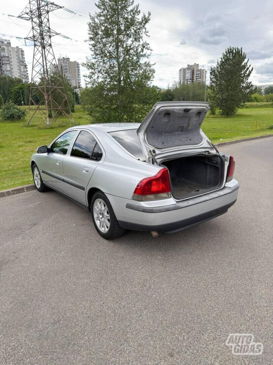 Volvo S60 2002 Viļņa, ar dzinēja tilpumu 2.40 L un nobraukumu 400 tūkst. km par 750 €, foto 11 vietnē AUTOMOTO.COM.LV