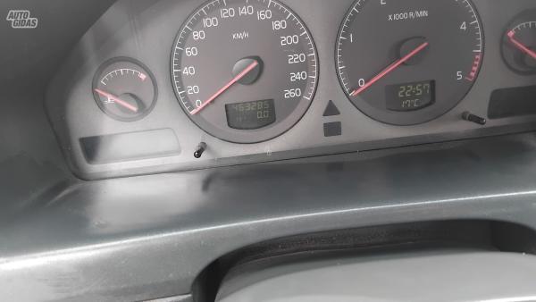 Volvo S60 2002 in Ukmerge, with an engine capacity of 2.40 L and mileage of 463 thousand km for 1000 €, photo 6 on AUTOMOTO.COM.LV