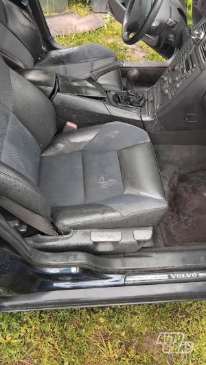 Volvo S60 2002 in Ukmerge, with an engine capacity of 2.40 L and mileage of 463 thousand km for 1000 €, photo 10 on AUTOMOTO.COM.LV