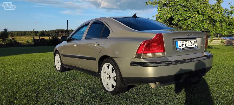 Volvo S60 2002 in Elektrenai, with an engine capacity of 2.40 L and mileage of 456 thousand km for 900 €, photo 1 on AUTOMOTO.COM.LV