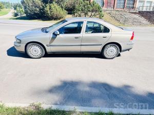 Volvo S60 2002 Madona, ar dzinēja tilpumu 2.40 L un nobraukumu 328 tūkst. km par 1800 €, foto  vietnē AUTOMOTO.COM.LV