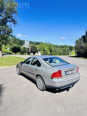 Volvo S60 2002 in Madona, with an engine capacity of 2.40 L and mileage of 328 thousand km for 1800 €, photo 3 on AUTOMOTO.COM.LV