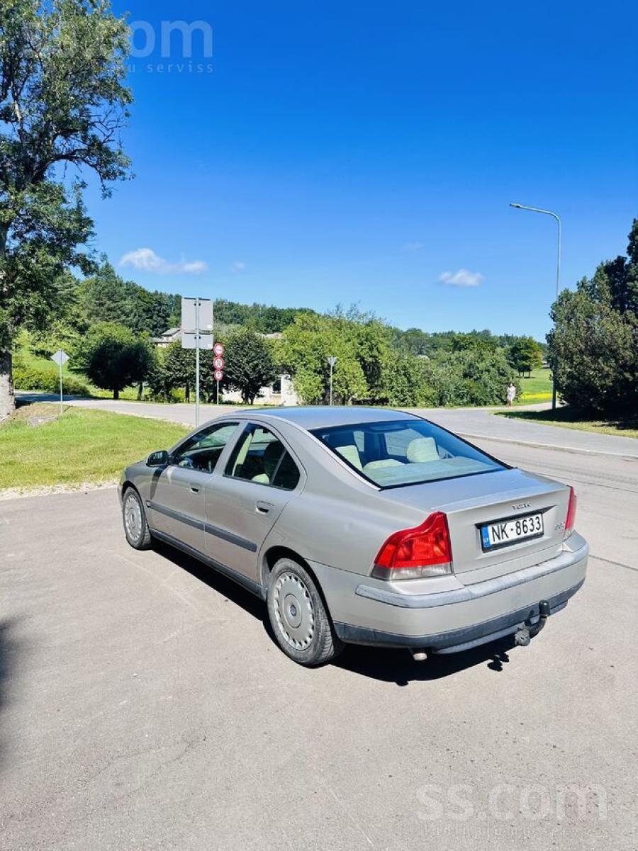 Volvo S60 2002 in Madona, with an engine capacity of 2.40 L and mileage of 328 thousand km for 1800 €, photo 3 on AUTOMOTO.COM.LV