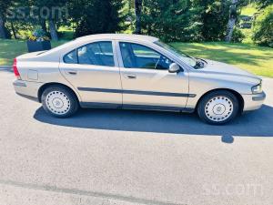 Volvo S60 2002 in Madona, with an engine capacity of 2.40 L and mileage of 328 thousand km for 1800 €, photo 6 on AUTOMOTO.COM.LV