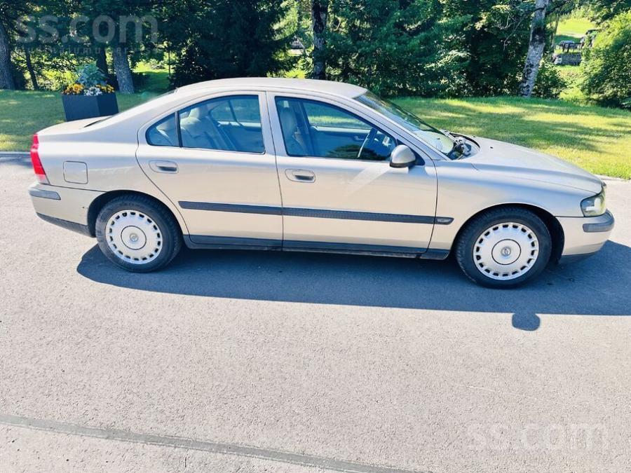 Volvo S60 2002 in Madona, with an engine capacity of 2.40 L and mileage of 328 thousand km for 1800 €, photo 6 on AUTOMOTO.COM.LV