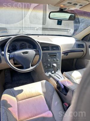 Volvo S60 2002 in Madona, with an engine capacity of 2.40 L and mileage of 328 thousand km for 1800 €, photo 9 on AUTOMOTO.COM.LV
