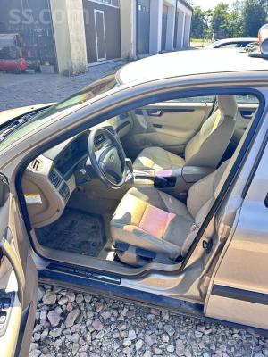 Volvo S60 2002 in Madona, with an engine capacity of 2.40 L and mileage of 328 thousand km for 1800 €, photo 10 on AUTOMOTO.COM.LV