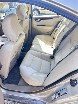 Volvo S60 2002 in Madona, with an engine capacity of 2.40 L and mileage of 328 thousand km for 1800 €, photo 11 on AUTOMOTO.COM.LV