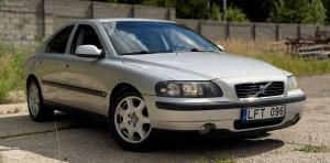Volvo S60 2002 in Kaunas, with an engine capacity of 2.40 L and mileage of 440 thousand km for 1000 €, photo 3 on AUTOMOTO.COM.LV