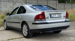 Volvo S60 2002 in Kaunas, with an engine capacity of 2.40 L and mileage of 440 thousand km for 1000 €, photo 4 on AUTOMOTO.COM.LV