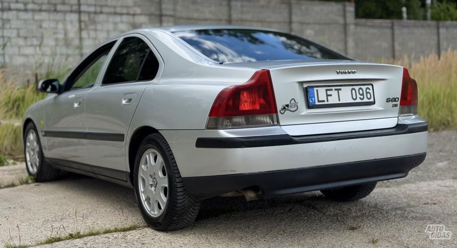 Volvo S60 2002 in Kaunas, with an engine capacity of 2.40 L and mileage of 440 thousand km for 1000 €, photo 4 on AUTOMOTO.COM.LV