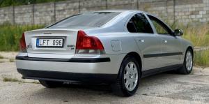Volvo S60 2002 in Kaunas, with an engine capacity of 2.40 L and mileage of 440 thousand km for 1000 €, photo 5 on AUTOMOTO.COM.LV