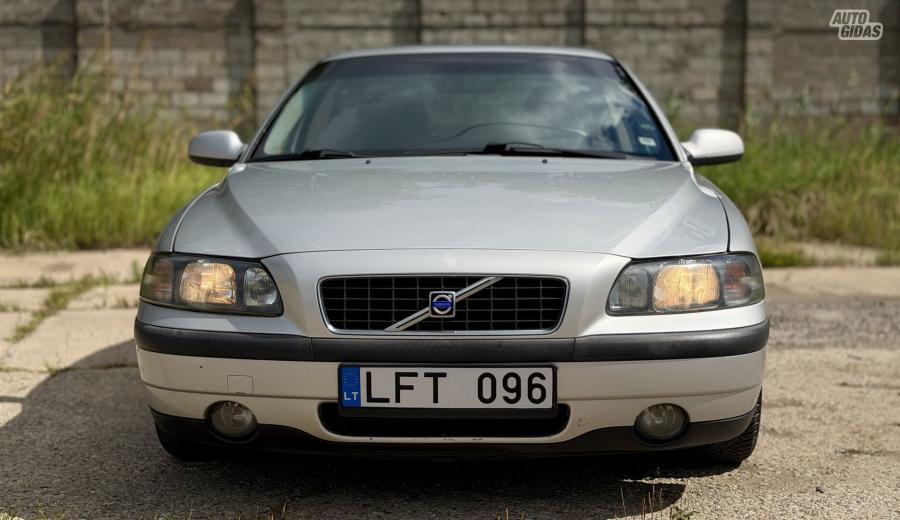 Volvo S60 2002 in Kaunas, with an engine capacity of 2.40 L and mileage of 440 thousand km for 1000 €, photo 6 on AUTOMOTO.COM.LV